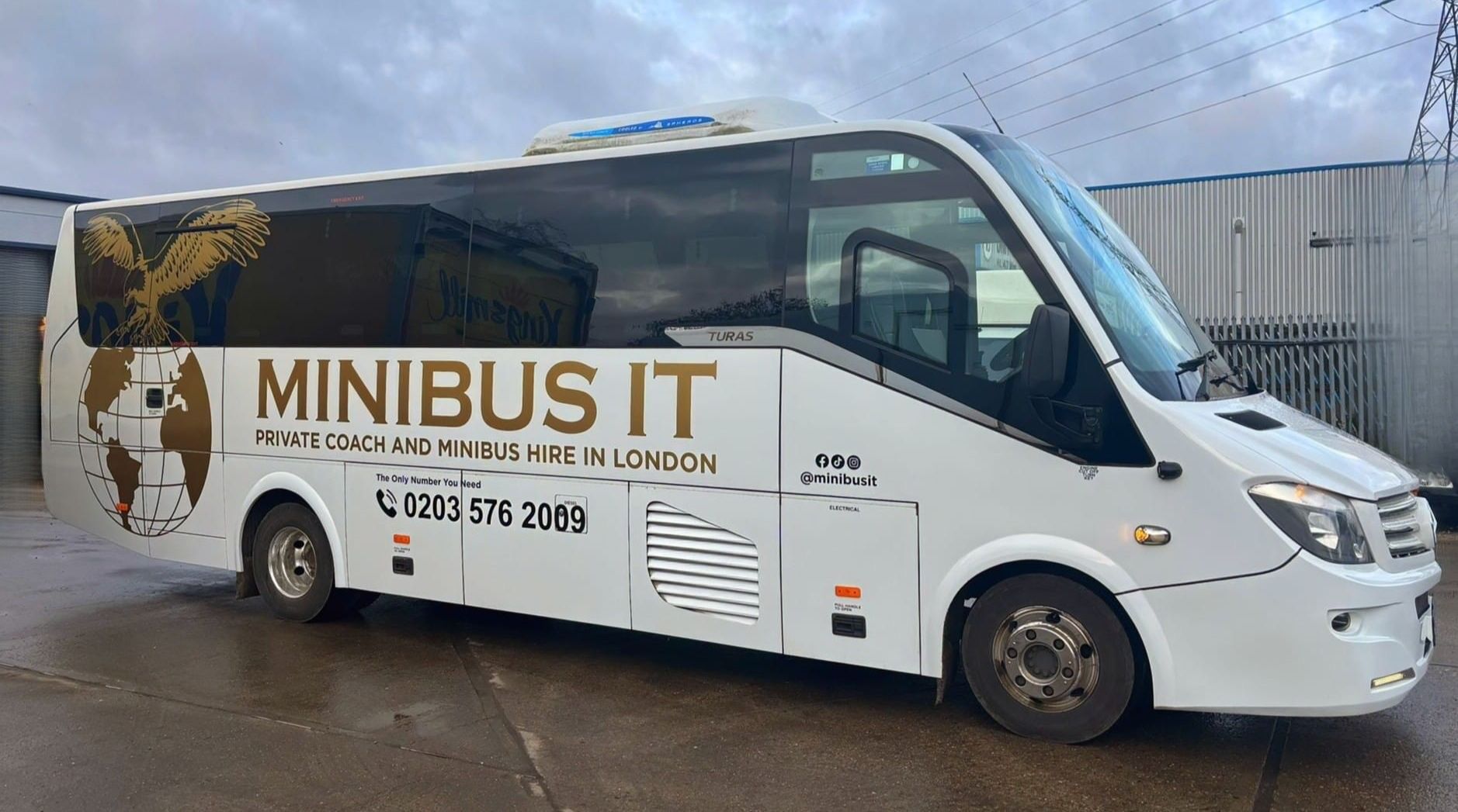 Minibus Hire with driver Essex | Minibus Hire Essex - MINIBUS IT